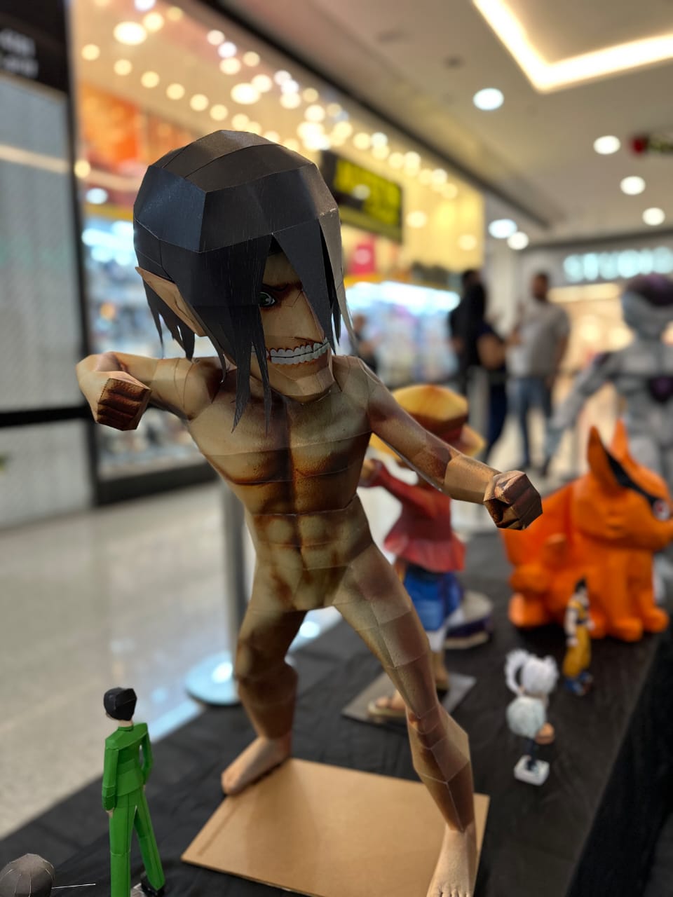 Fãs do Universo Geek contam com exposição em papercraft no Shopping ...